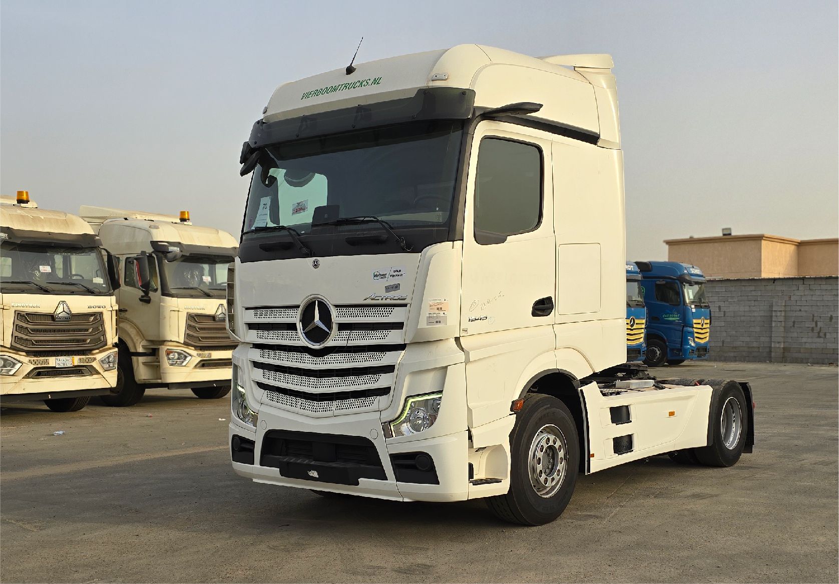 Mercedes Normal Roof White 4x2 2021